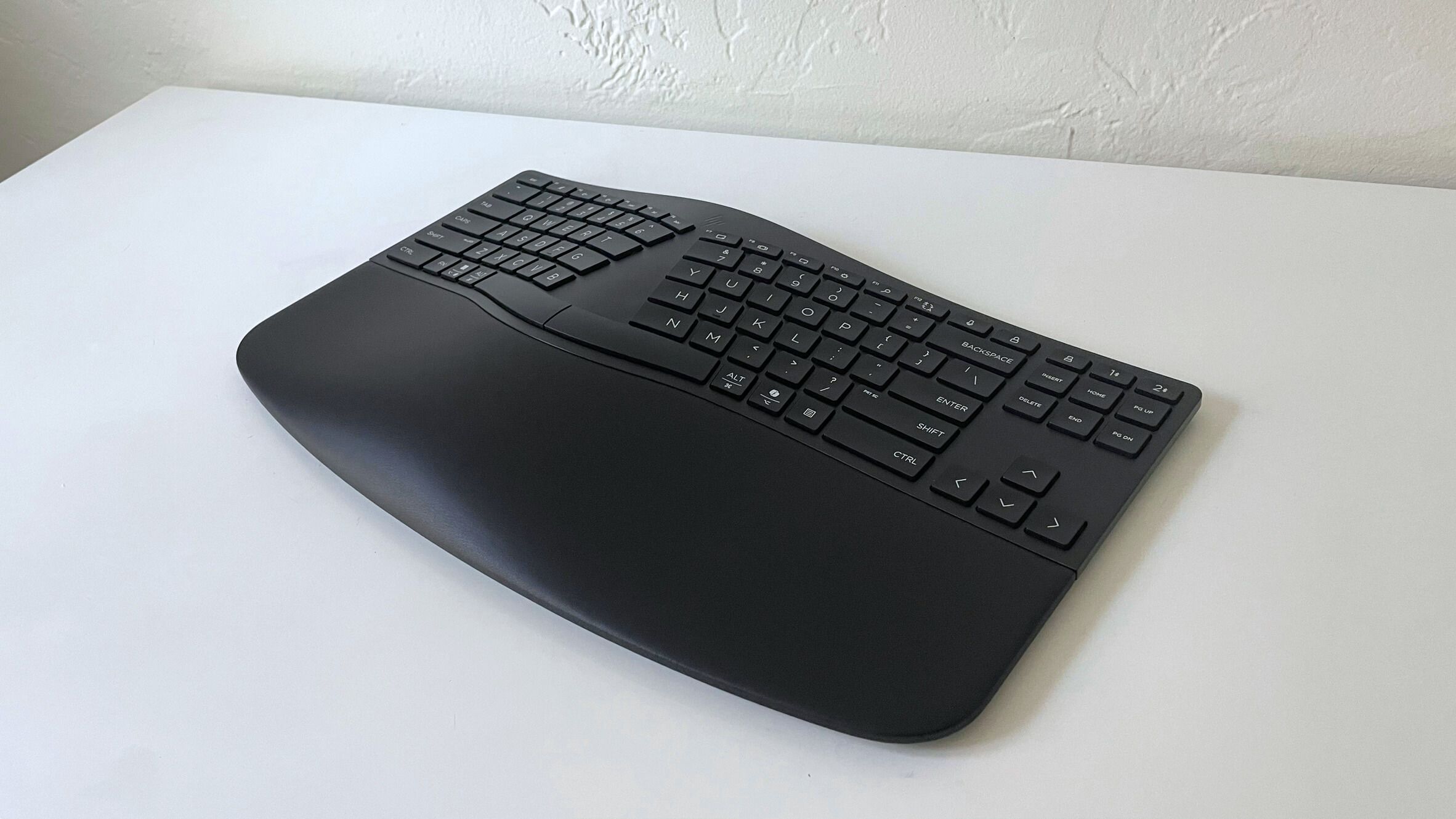 HP 960 Ergonomic Wireless Keyboard review: A curvy…