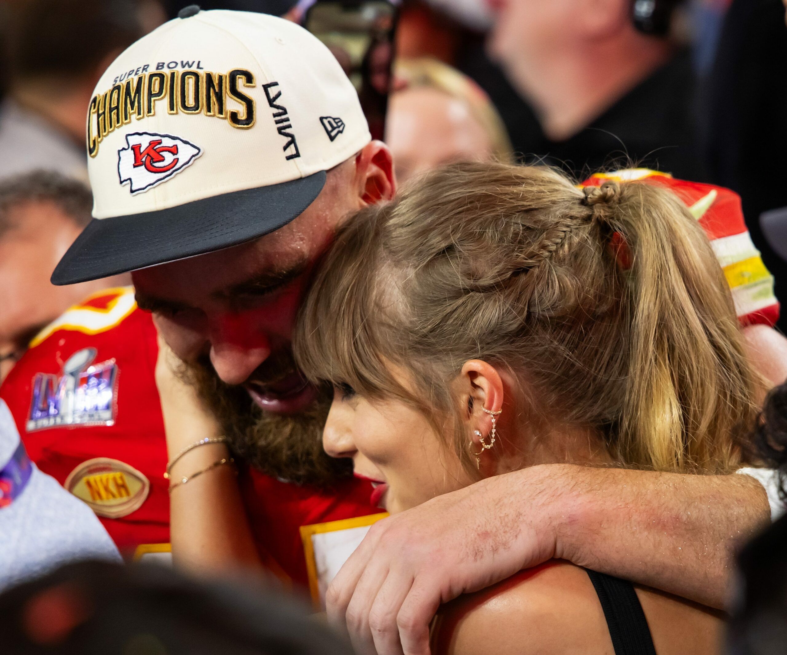 Chiefs TE Travis Kelce reflects on his Taylor Swift…