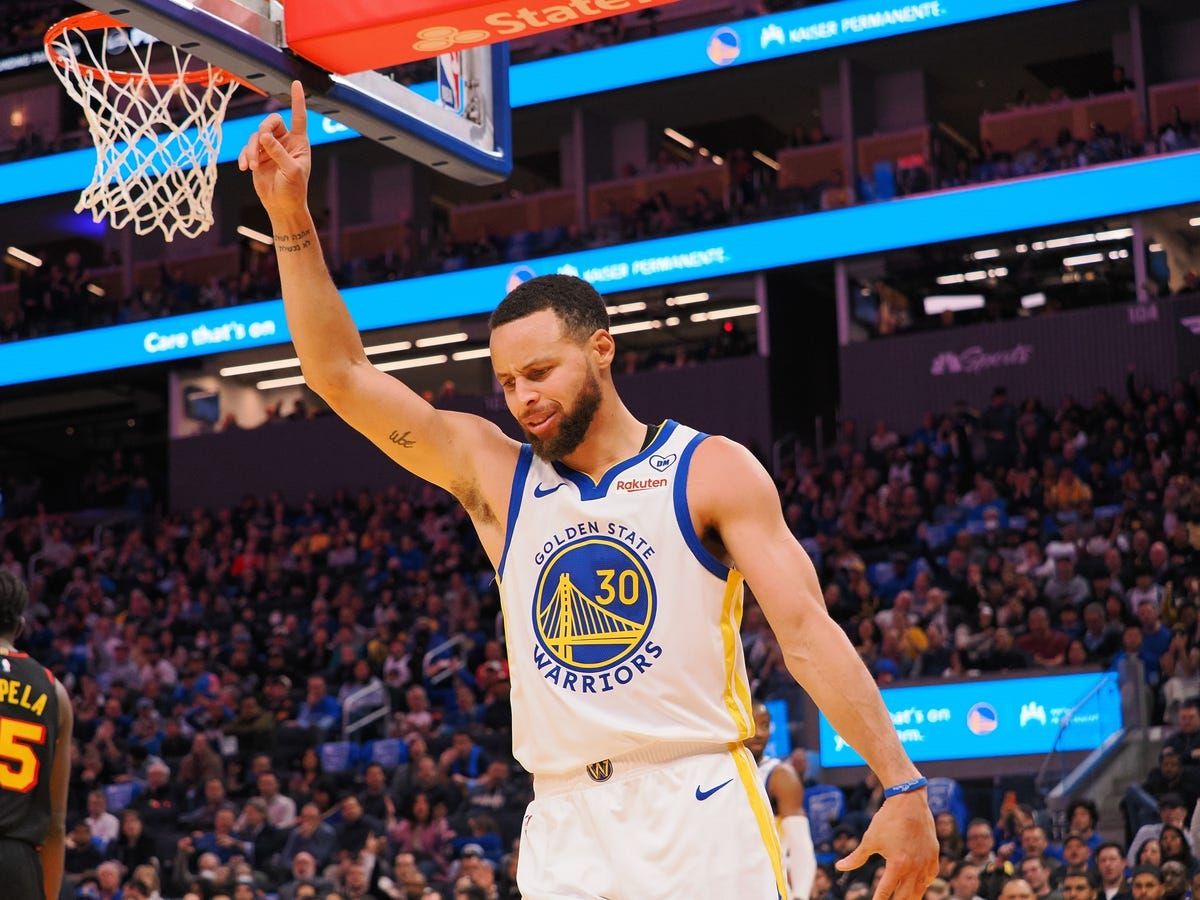 Watch: Steph Curry hits a flurry of shots at Team USA…