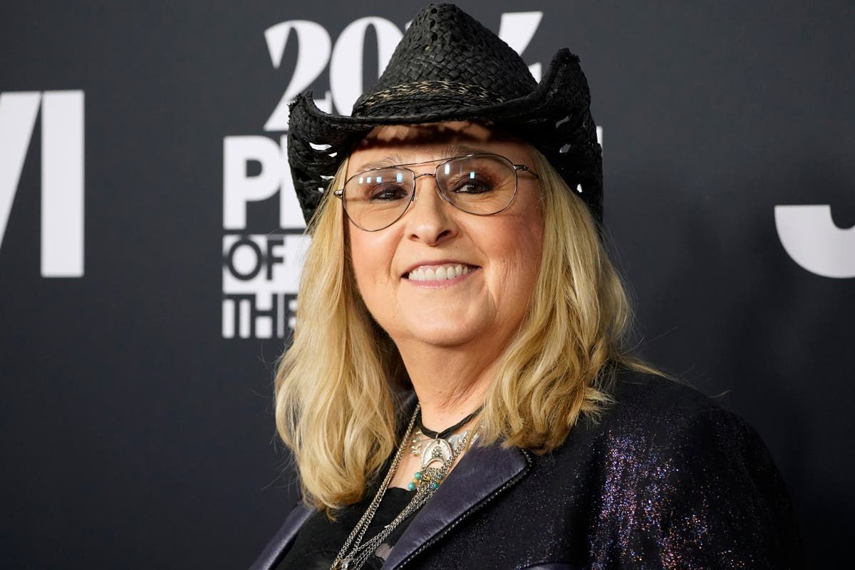 Melissa Etheridge connects with incarcerated women in…