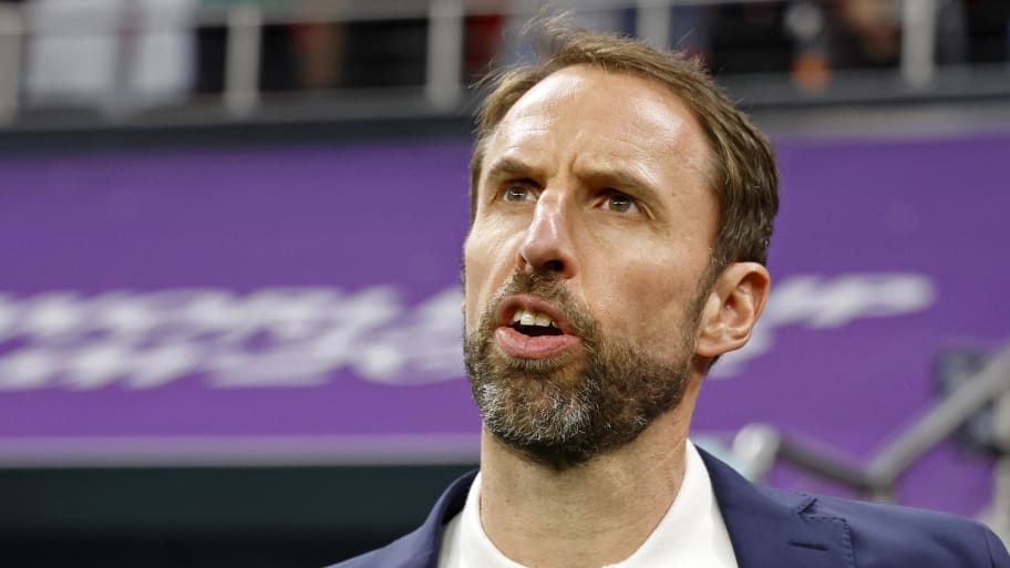 England Fans Serenade Gareth Southgate Lookalike in…