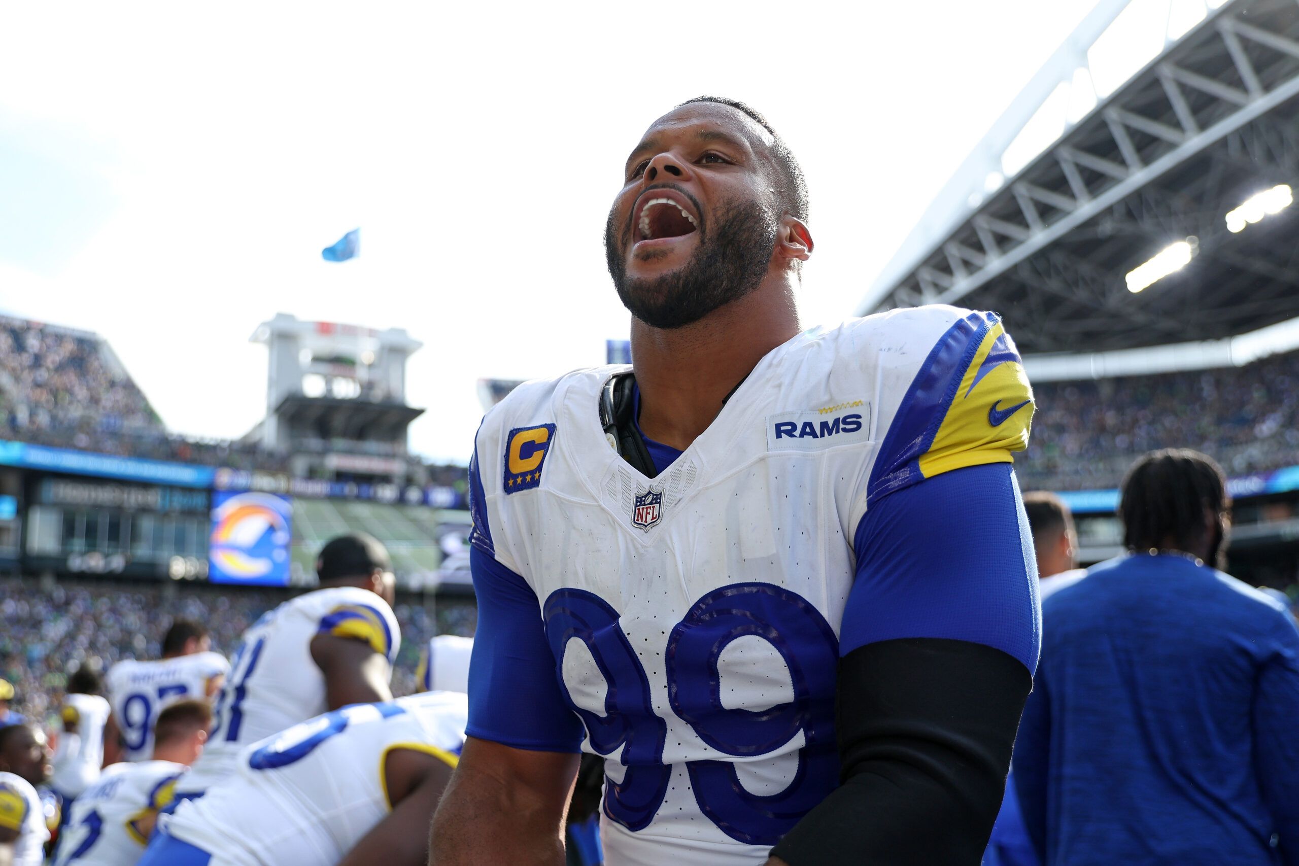 Look: Aaron Donald is still absolutely ripped in…