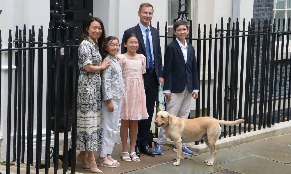 Jeremy Hunt’s children leave ‘sweet’ notes for…