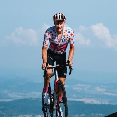 Neilson Powless Showcasing His Cycling Skills In A…