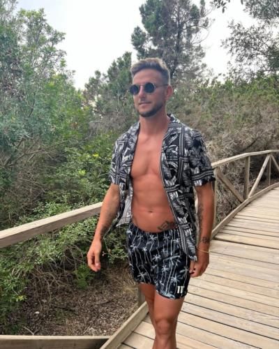 Ivan Rakitic Flaunts Stylish Black And White Outfit In…