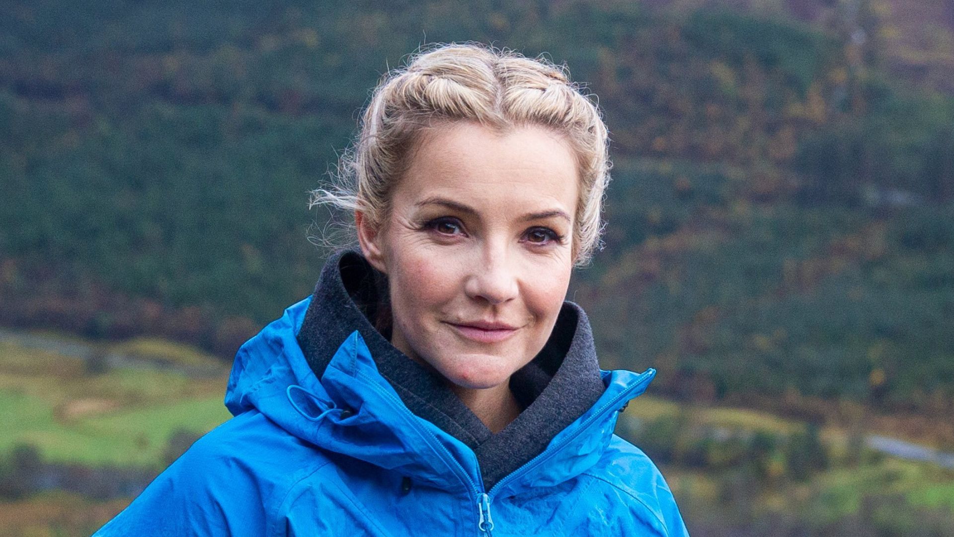 Helen Skelton's camo trousers with cool walking boots…