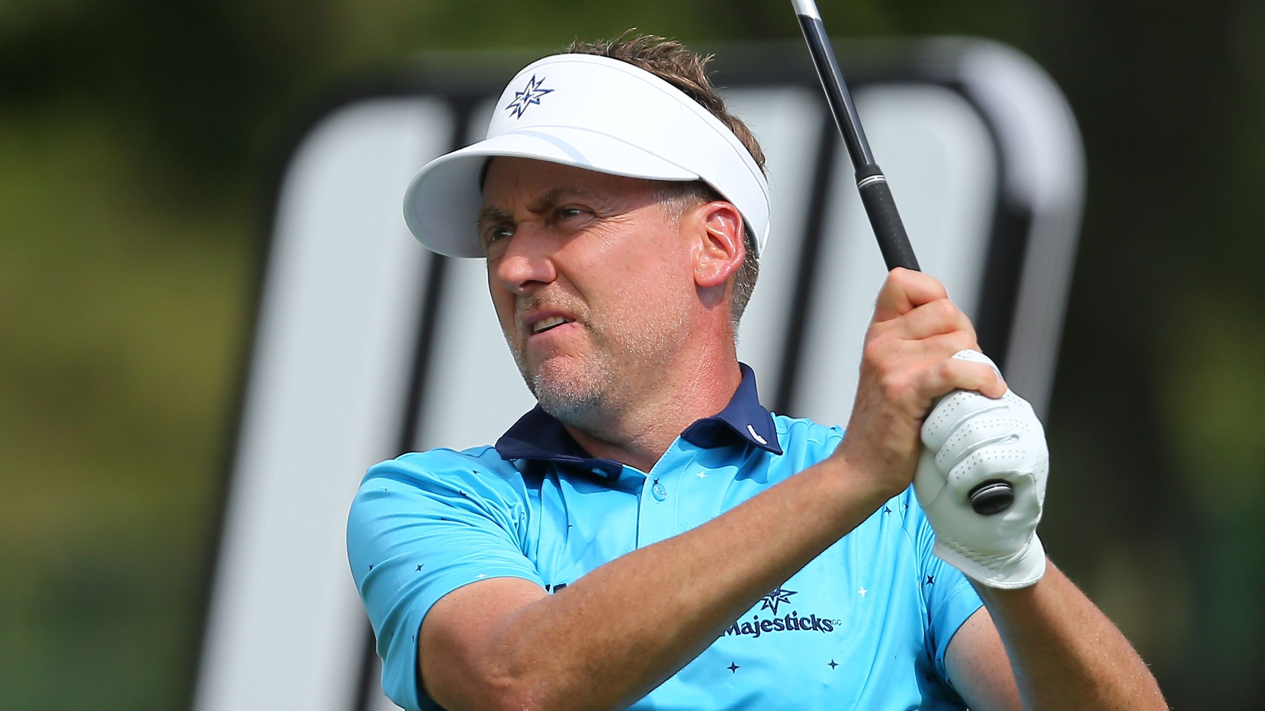 ‘A Normal Glove Is Too Short’ - Ian Poulter Explains…