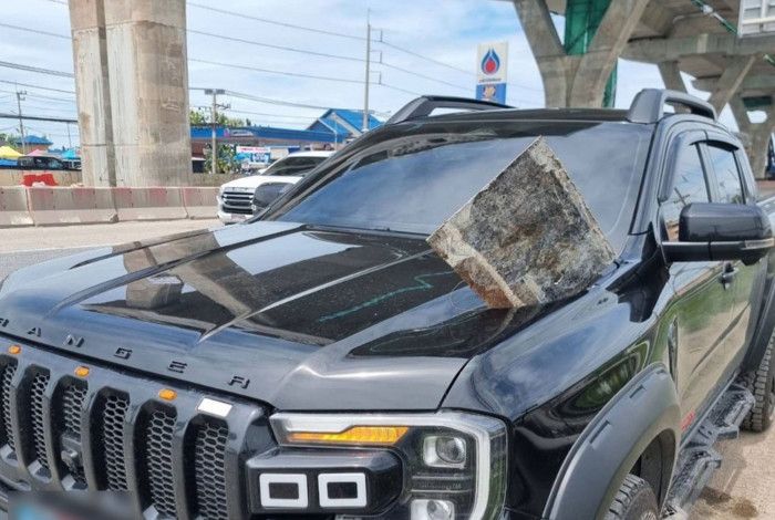 Another falling object on Rama II Road
