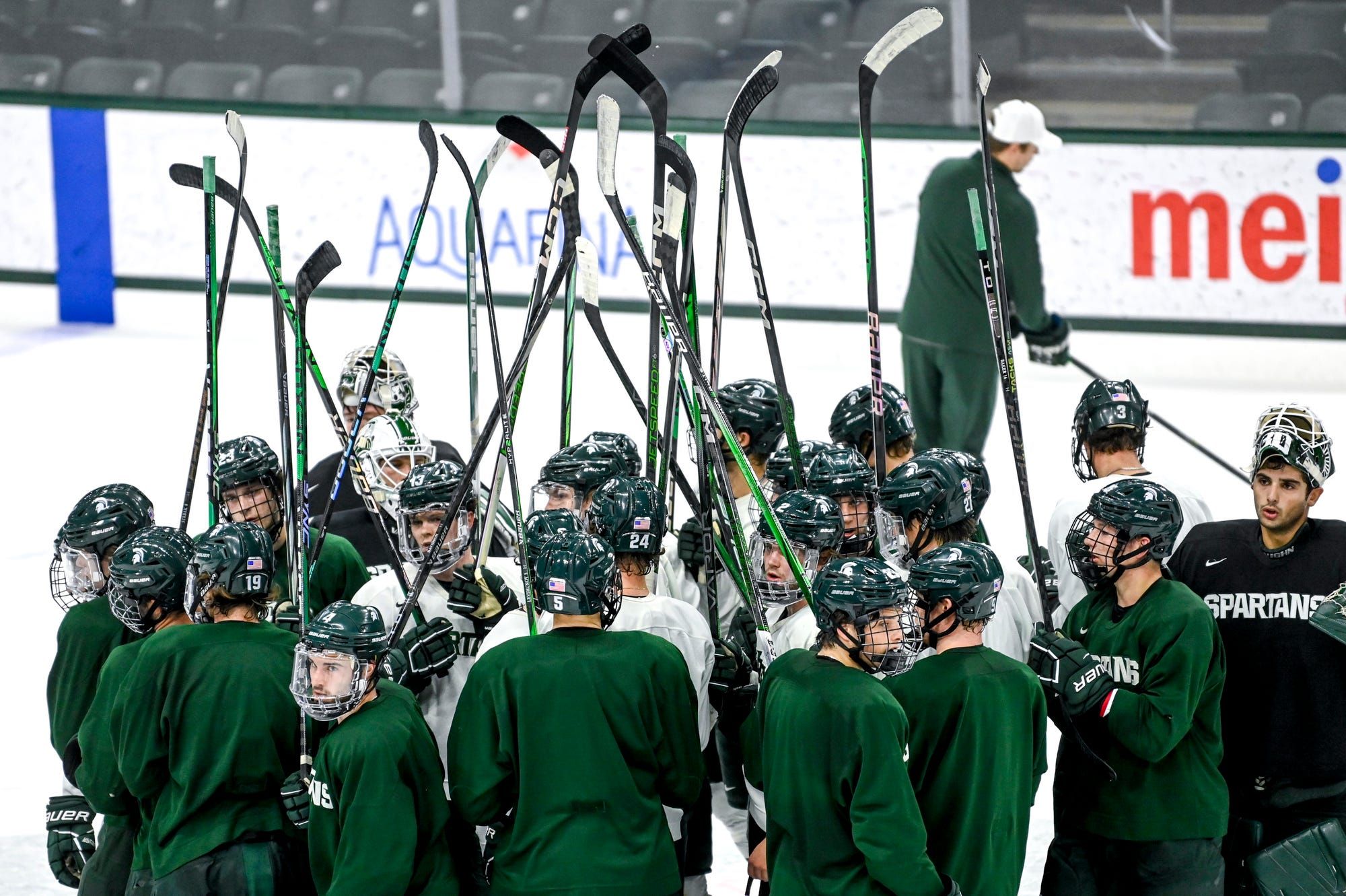 Michigan State hockey lands third commitment of day,…