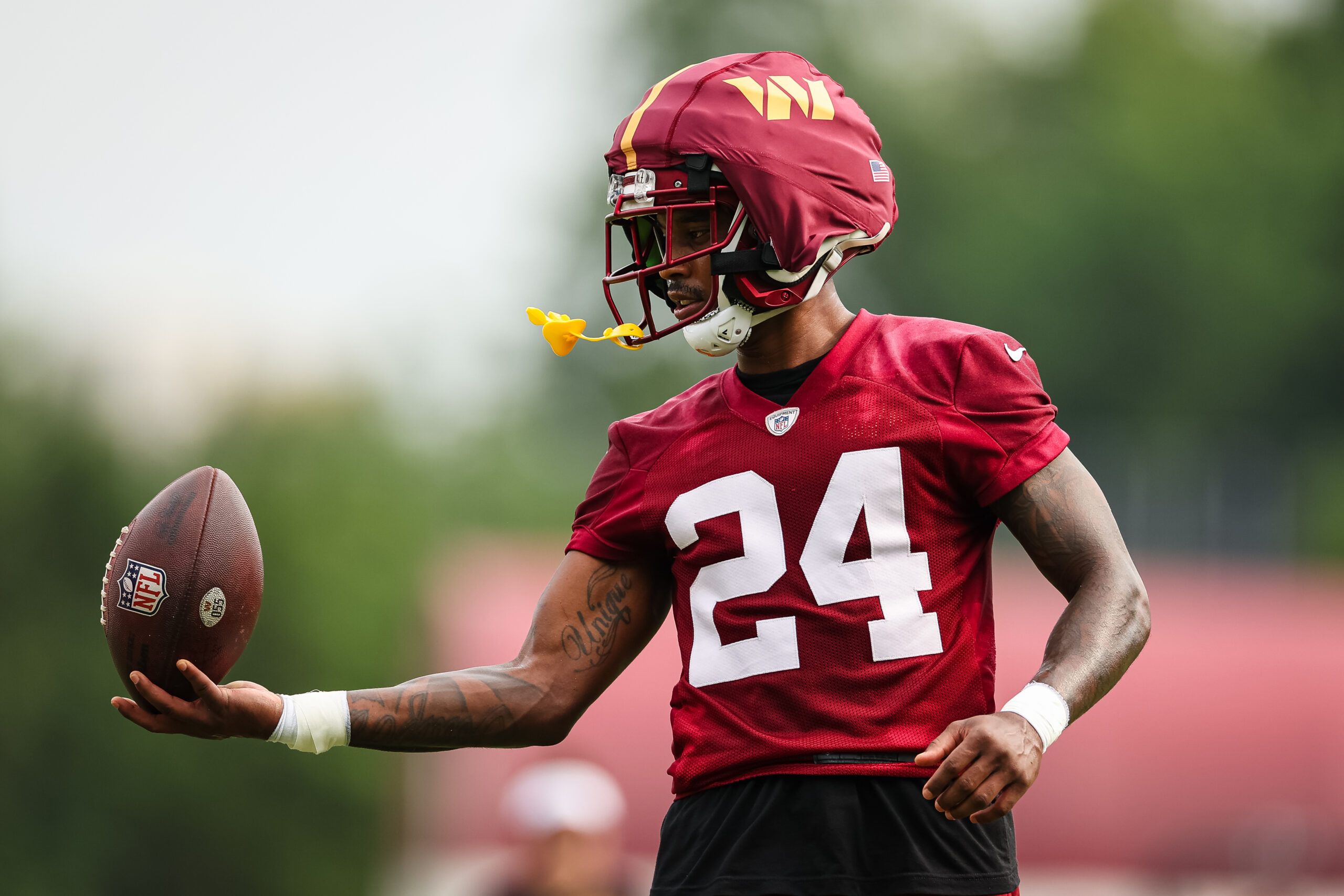 Michael Davis believes Commanders defensive staff can…