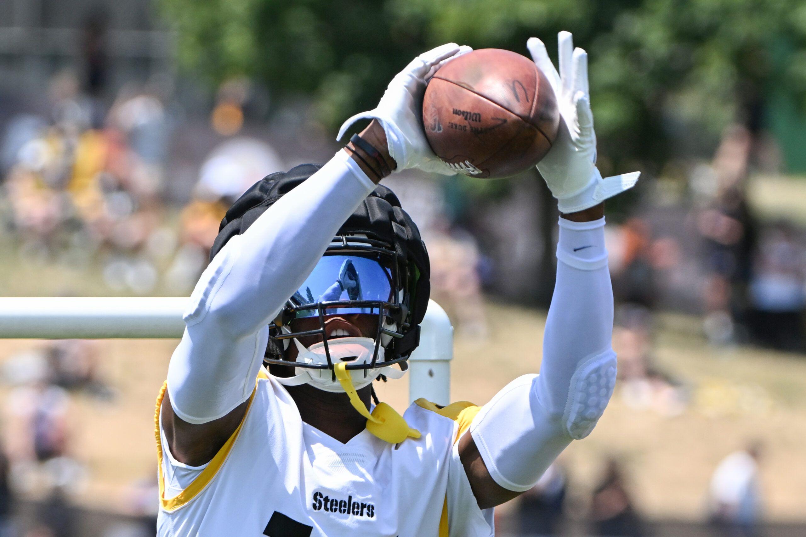 George Pickens makes epic one-handed catch