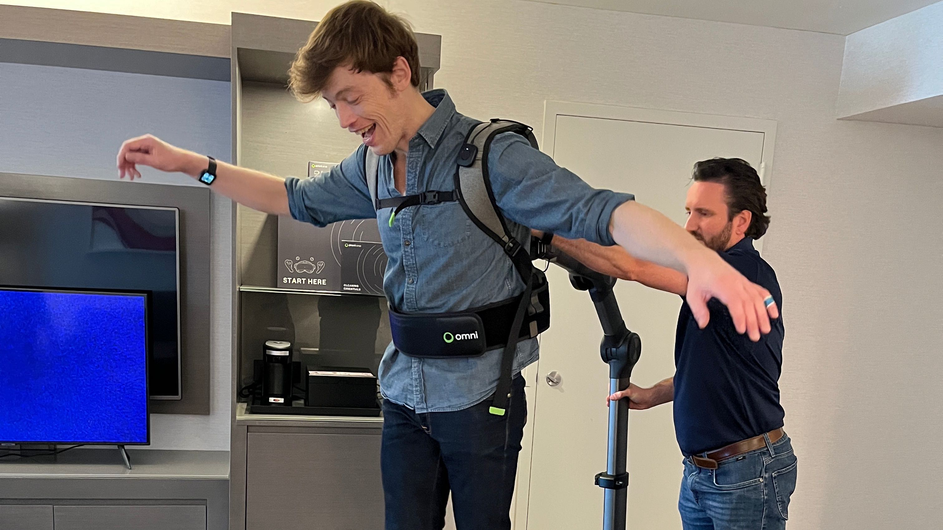 I spent an hour in the Virtuix Omni One full-body VR…