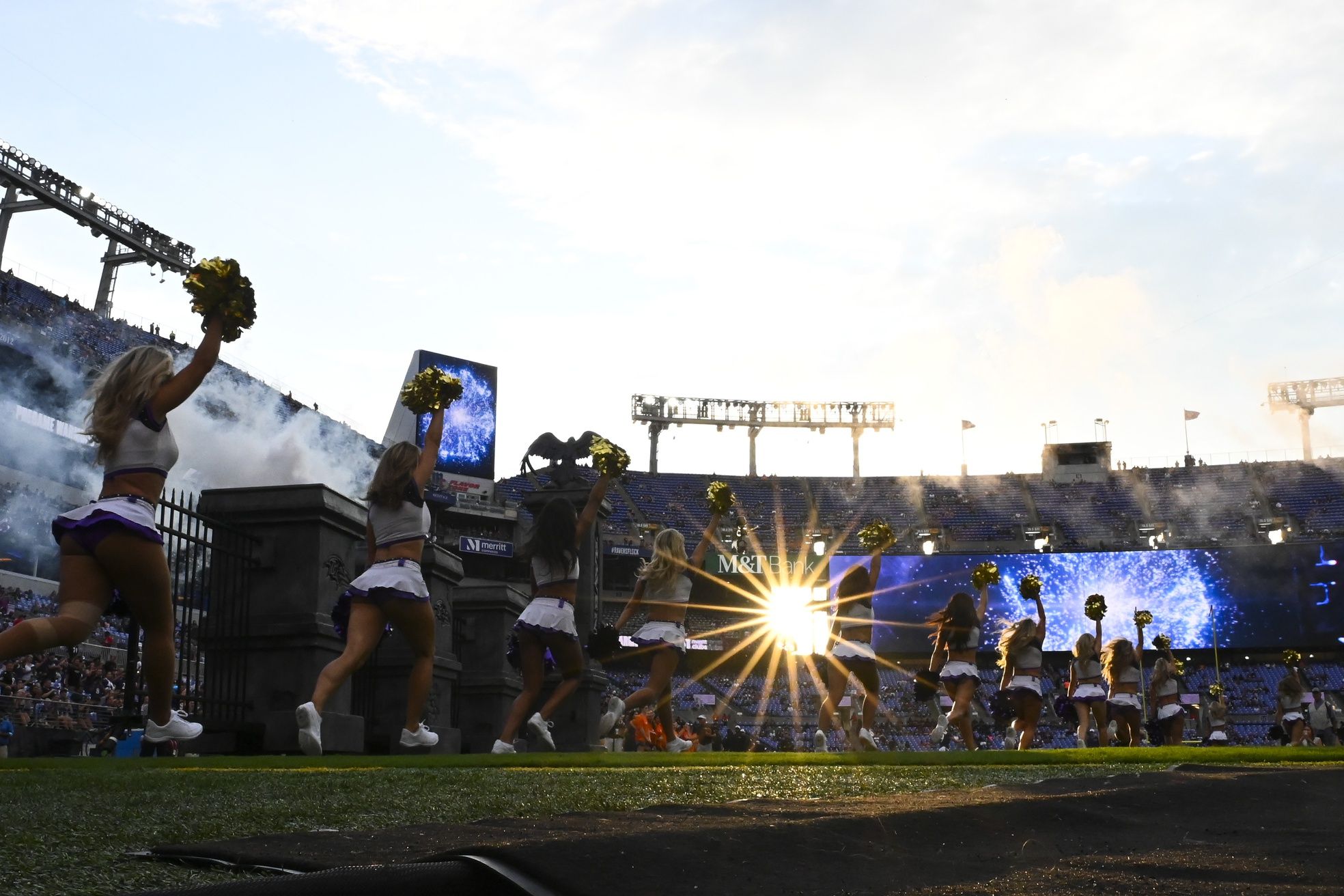 WATCH: Ravens debut giant gold chain for sideline…