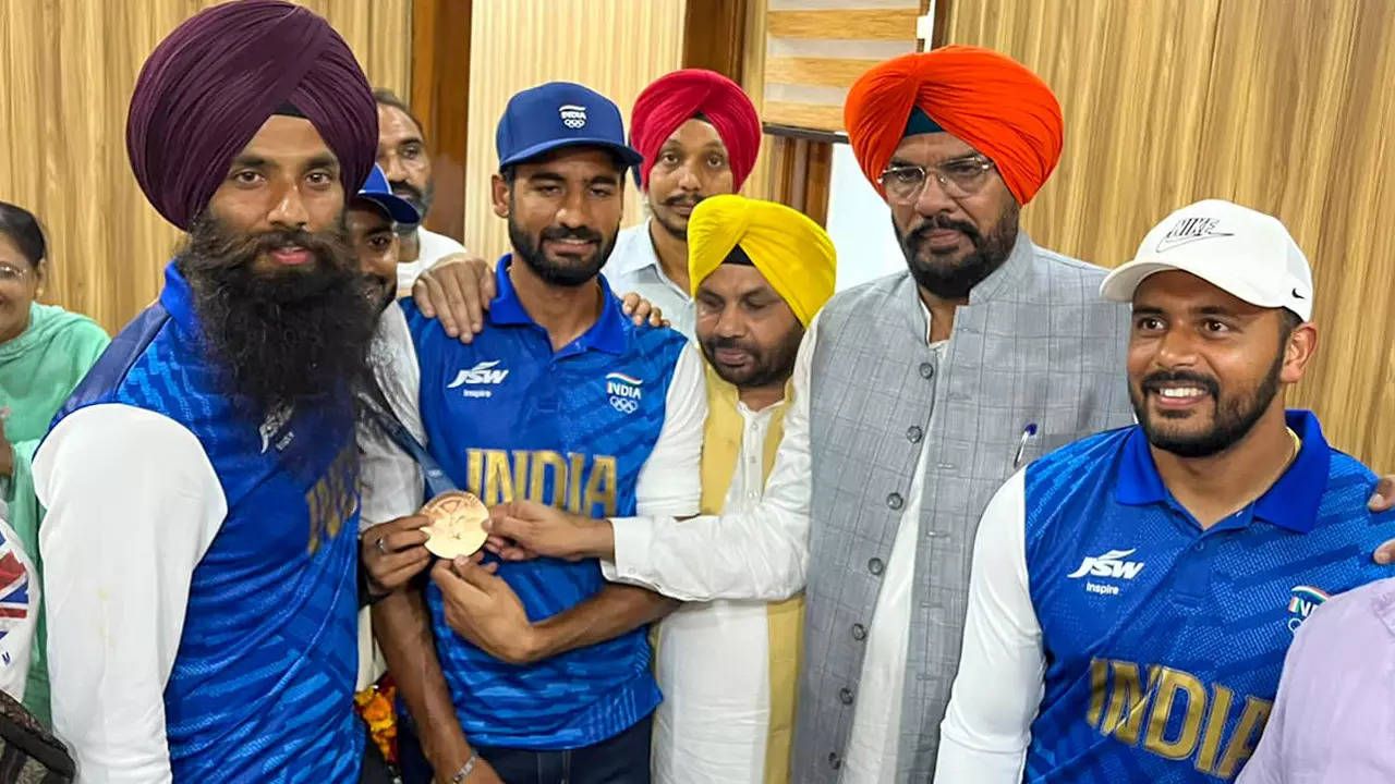 Paris Olympics: Indian men's hockey team receives…