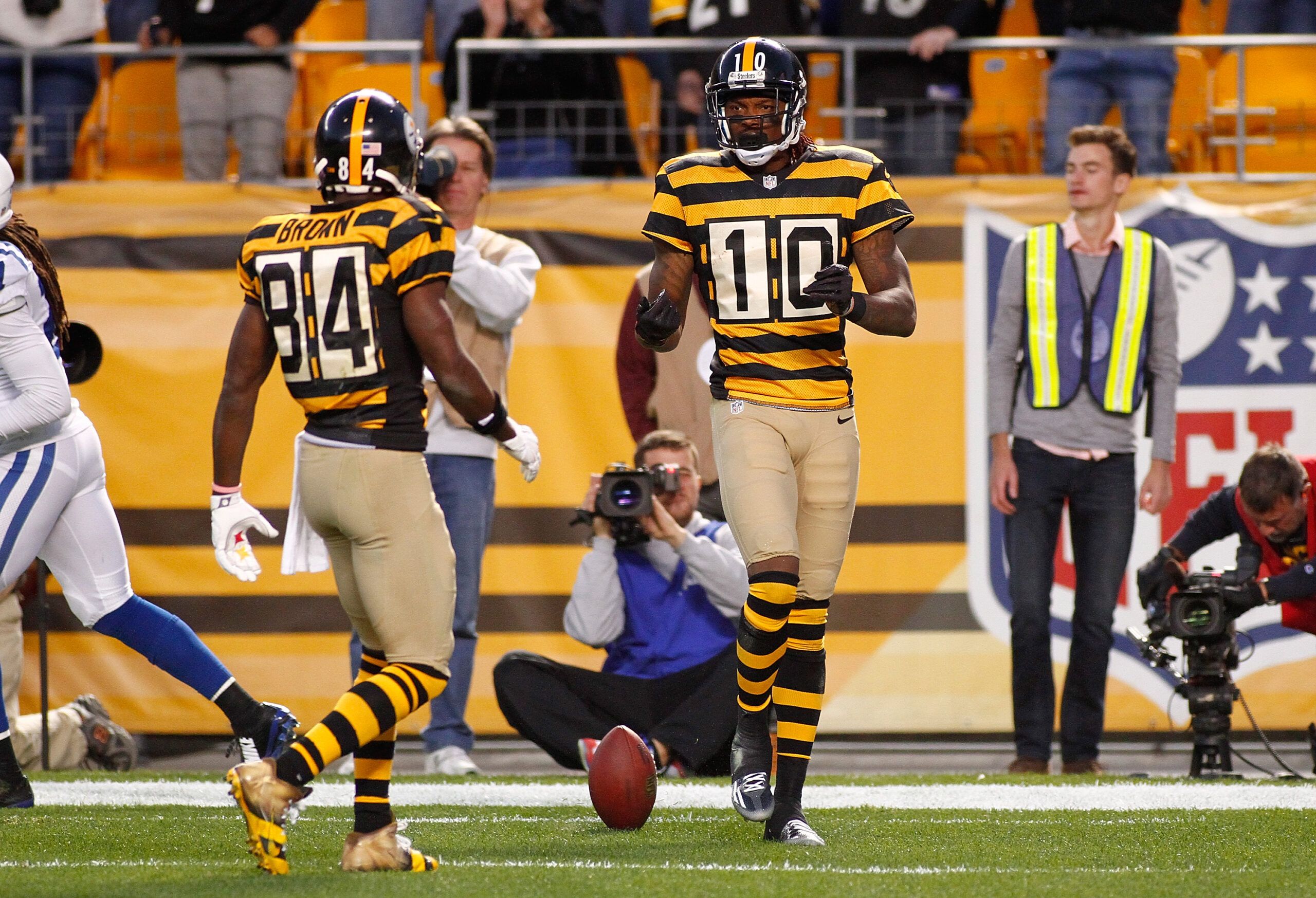 REPORT: Commanders sign former Steelers star WR…