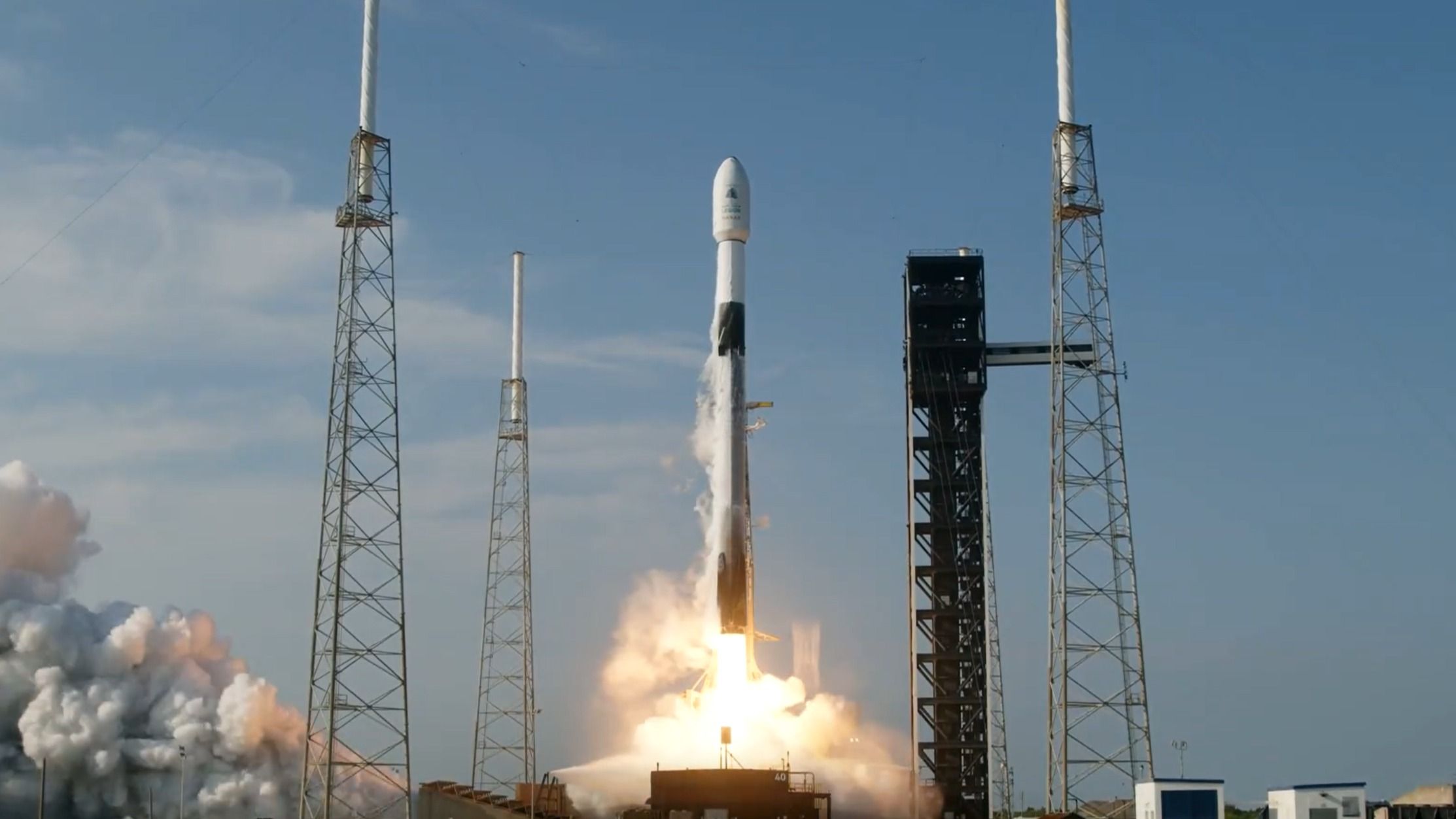 SpaceX launches 2 sharp-eyed Earth-imaging satellites…