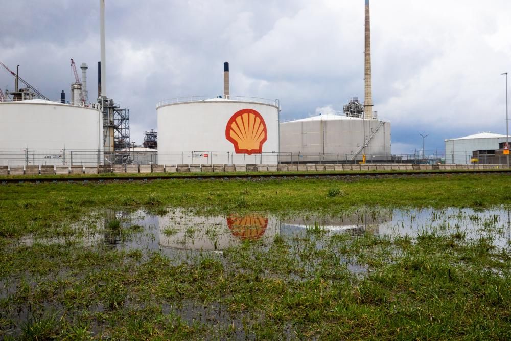 Revealed: Shell oil non-profit donated to anti-climate…