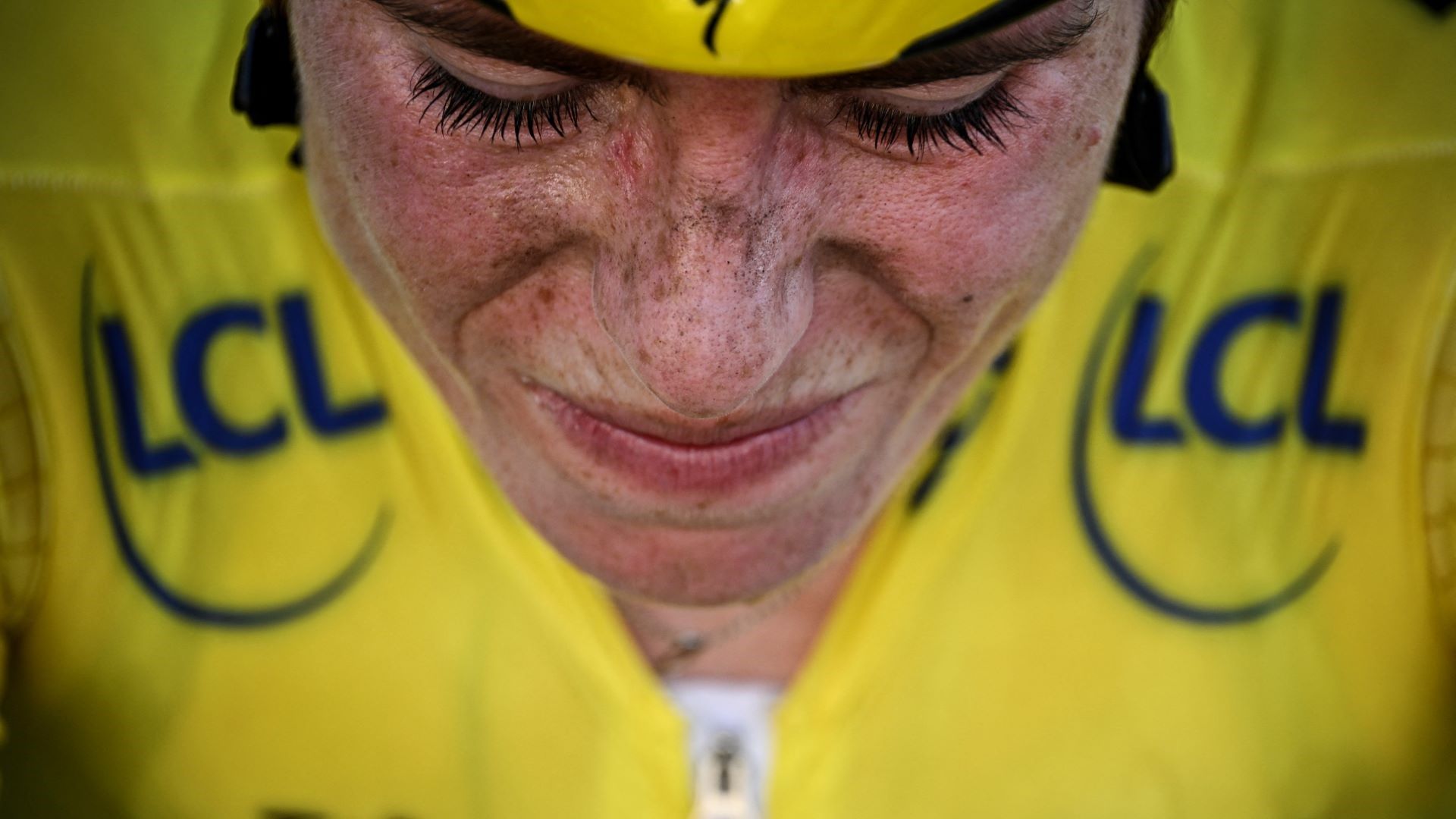 Demi Vollering hurt but likely to continue Tour de…