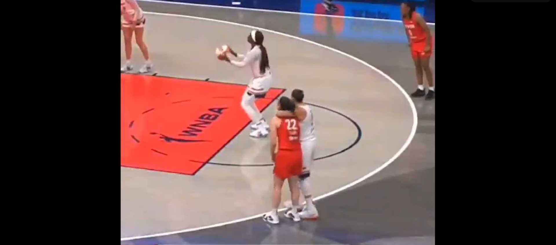 Diana Taurasi put her arm around Caitlin Clark right…