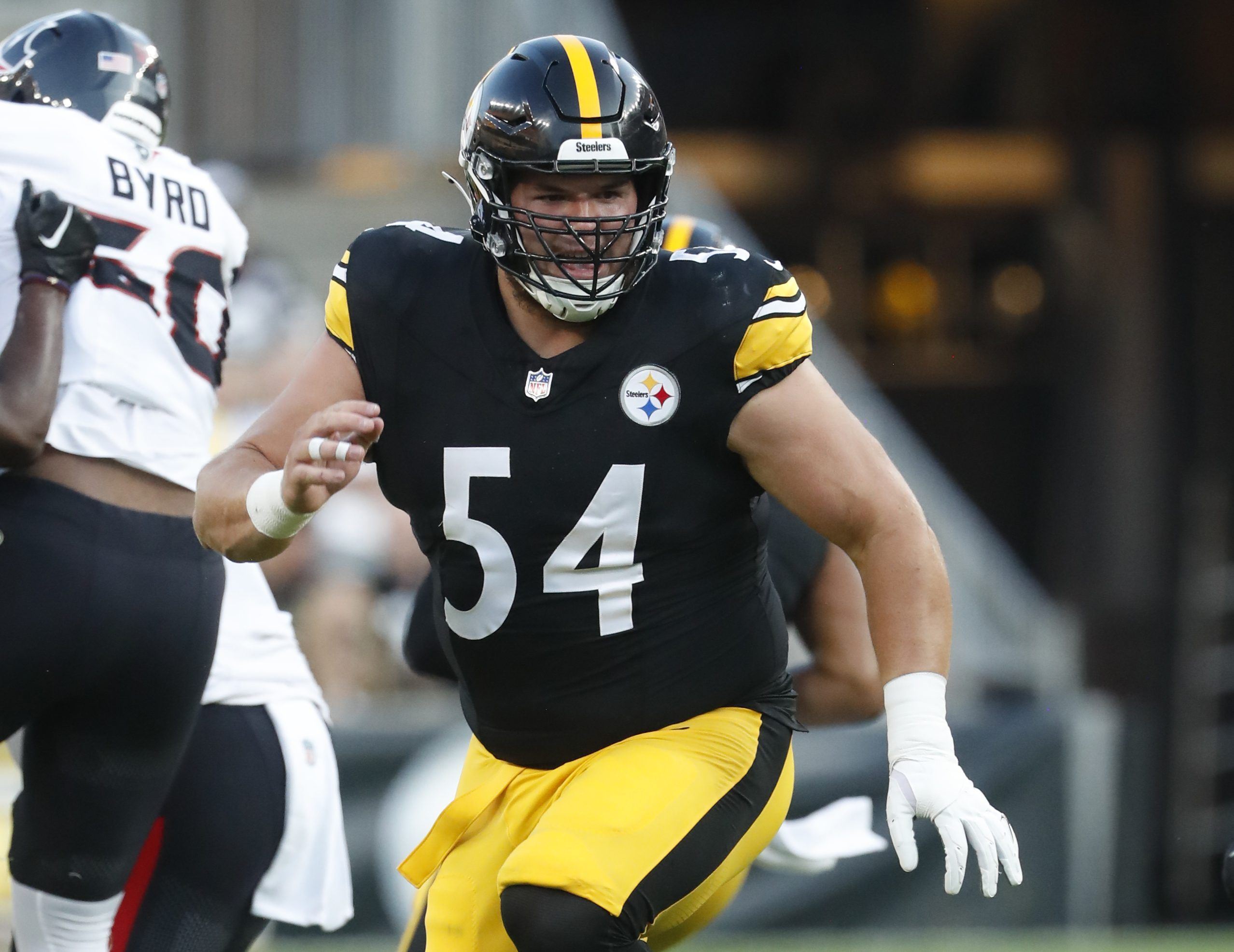 Steelers rookie Zach Frazier gets nod with Nate Herbig…