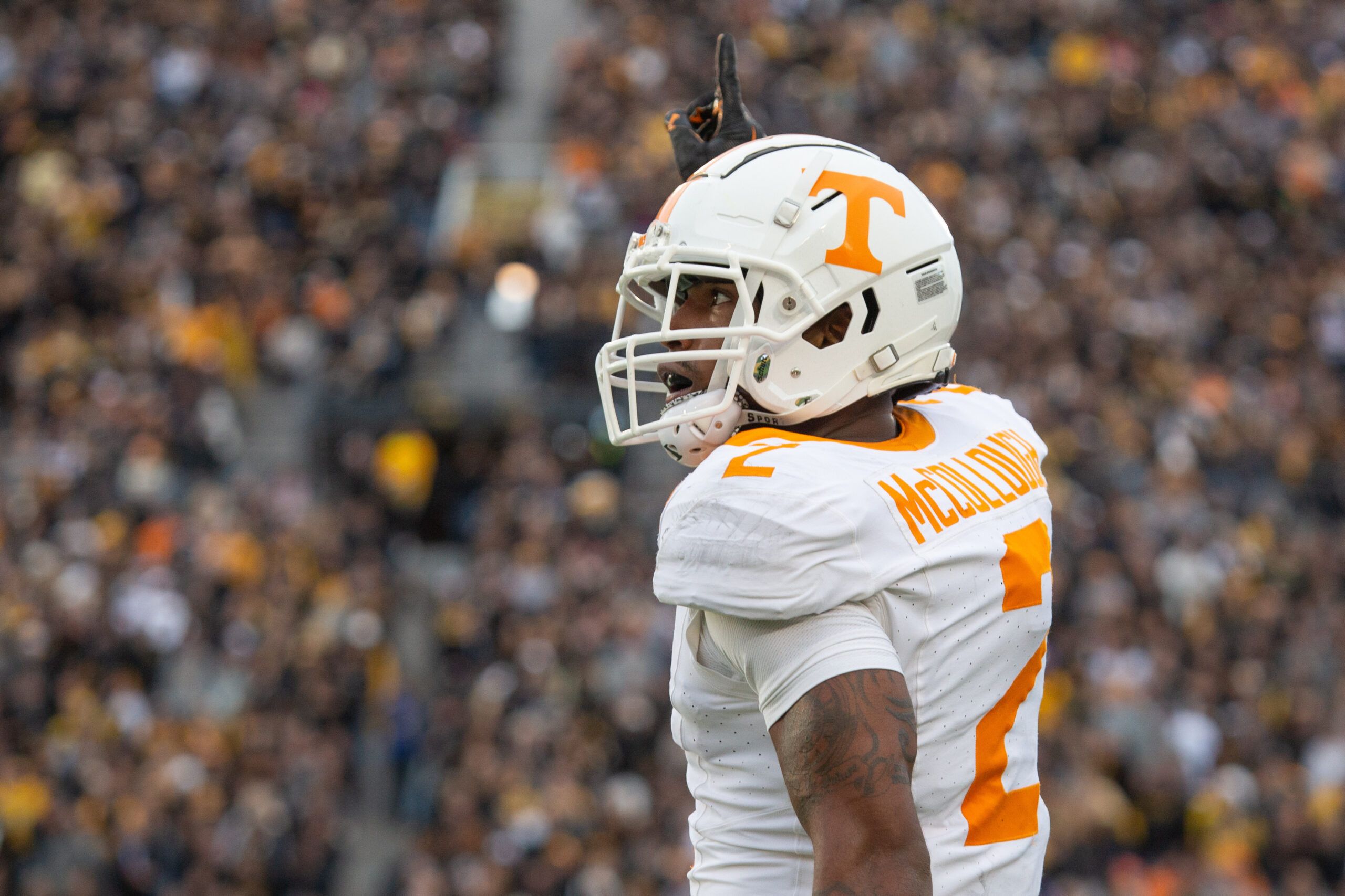 Watch: Rams rookie Jaylen McCollough makes diving…