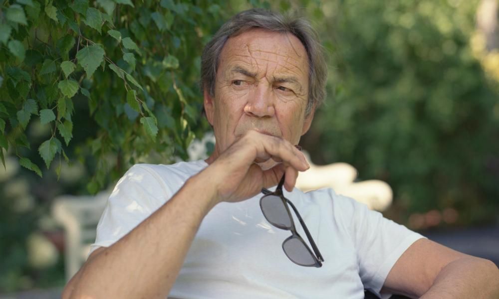 Actor Robert Lindsay on his role in Sherwood and…