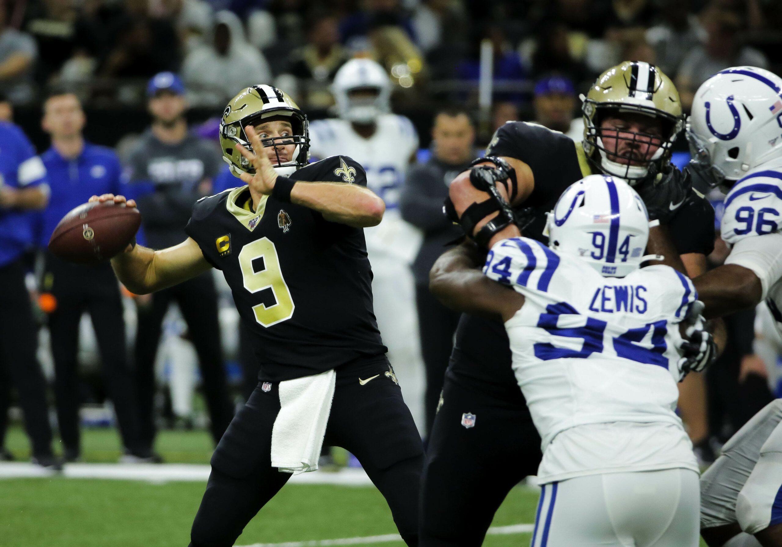 Drew Brees’ record-tying 21-yard TD pass is the Saints…