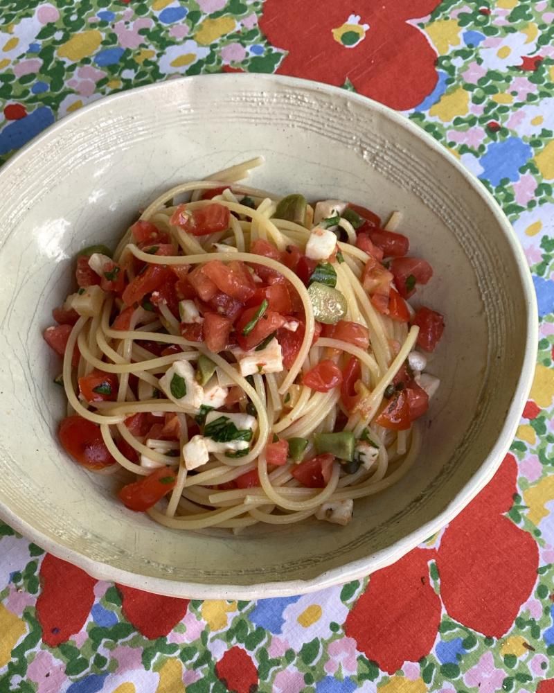 Rachel Roddy’s recipe for pasta with a raw tomato,…