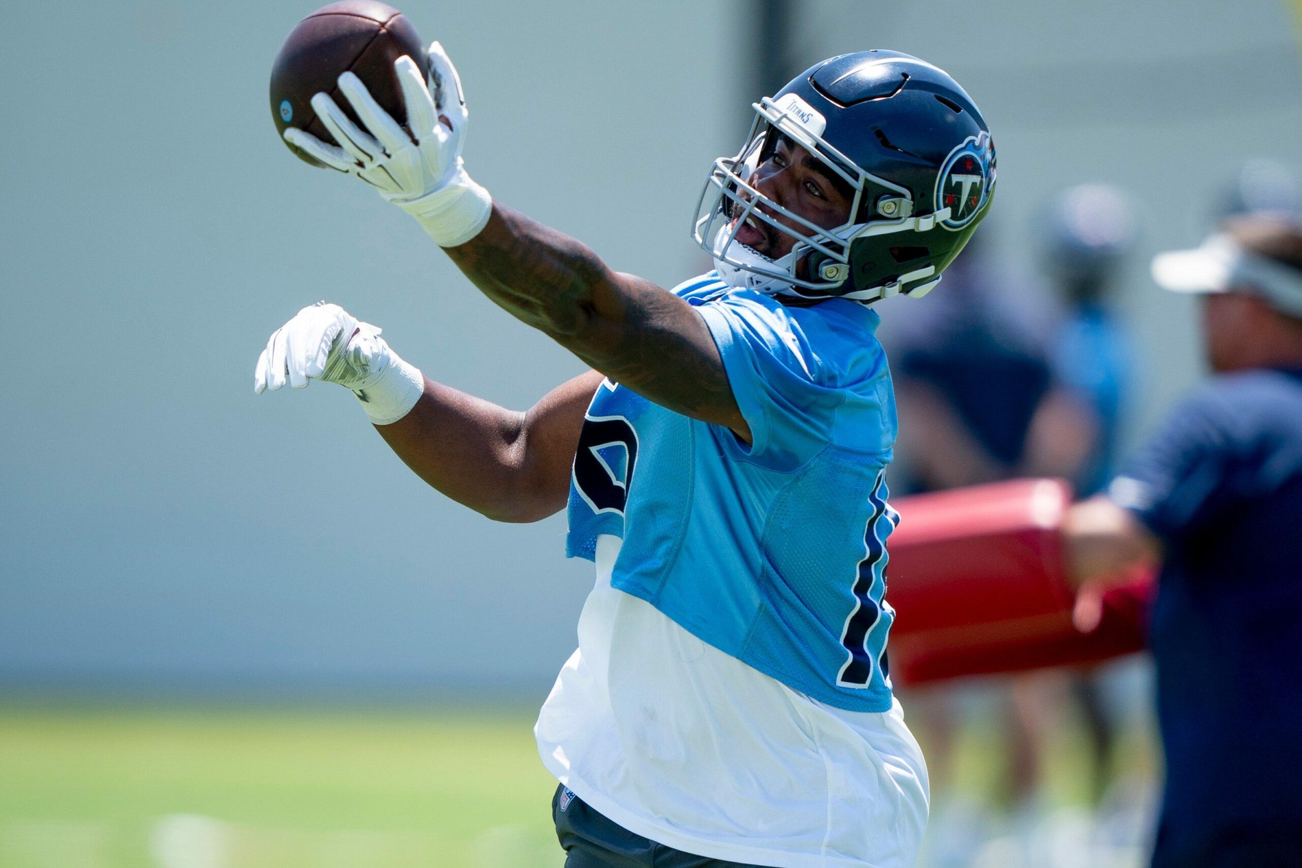 Titans’ WR Treylon Burks sustains injury, leaves…