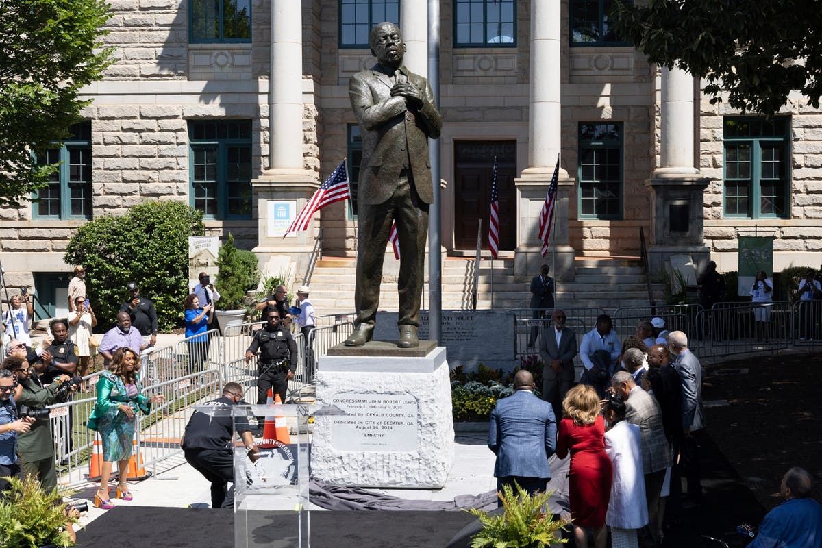 Crowd on hand for unveiling of John Lewis statue at…