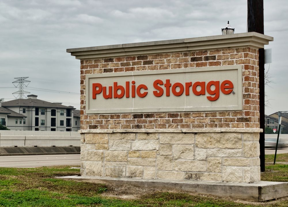 Do Wall Street Analysts Like Public Storage Stock?