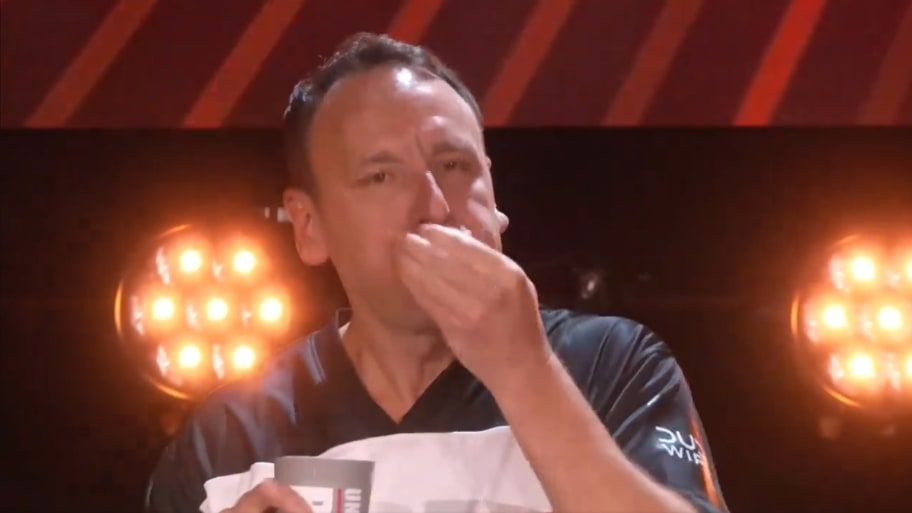 Joey Chestnut Sets World Record In Netflix Hot Dog…