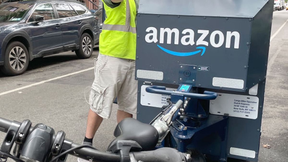 Amazon is selling a 7-piece set of compression packing…