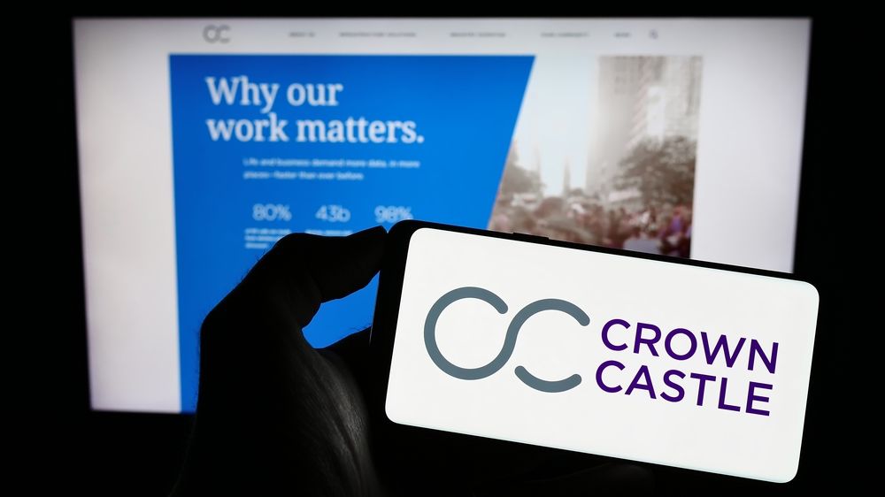 Is Crown Castle Stock Underperforming the S&P 500?