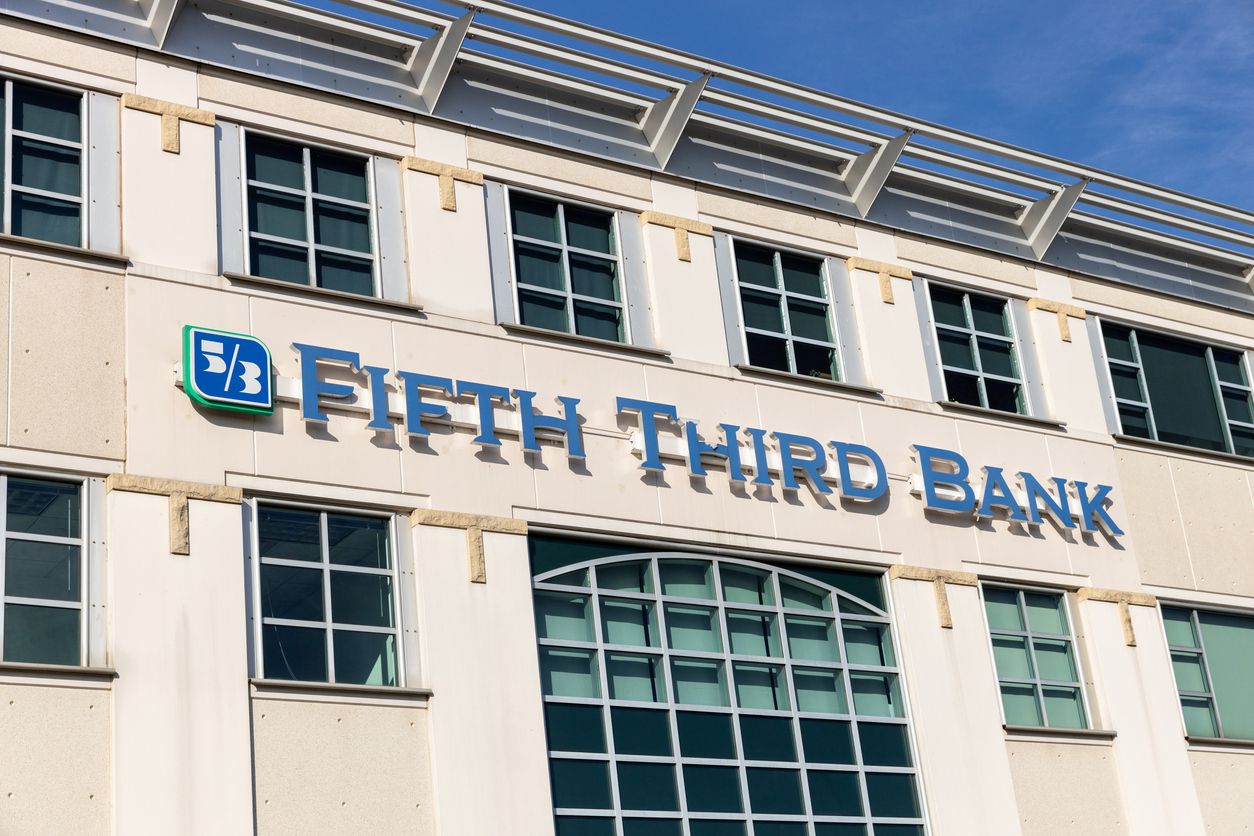 Fifth Third Bancorp Stock: Is FITB Outperforming the…