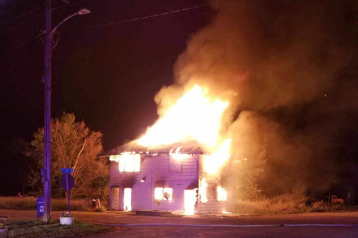 Fire destroys 105-year-old post office on Standing…
