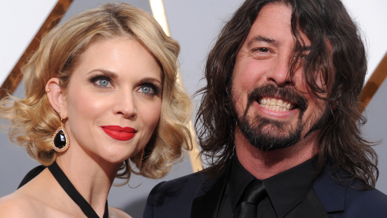 Dave Grohl’s Wife Jordyn Blum Seen Without A Wedding…