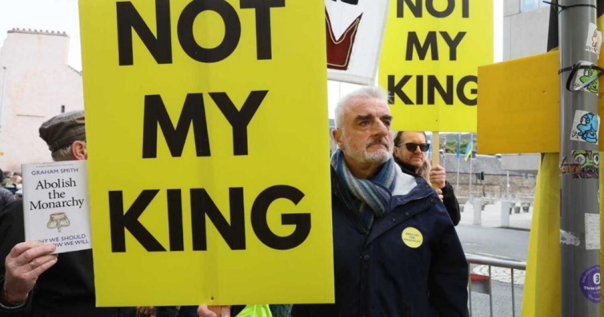 Former SNP MP joins protest as royals attend Holyrood…