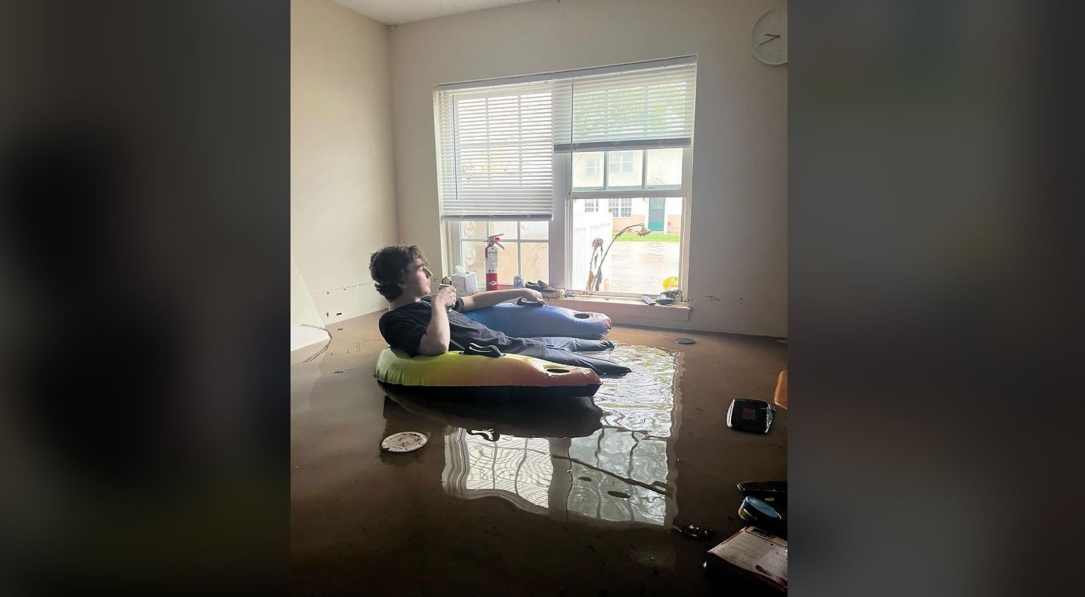 Viral Photo Claims to Show College Student Chilling…
