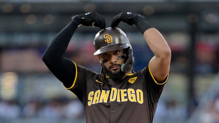Fernando Tatis Jr. Egged On Booing Dodgers Fans in…