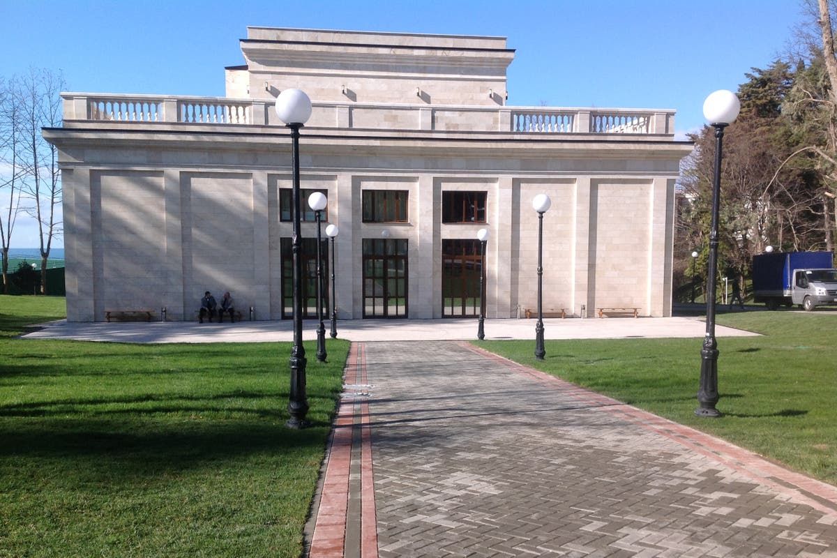 Putin said to have demolished holiday home out of fear…