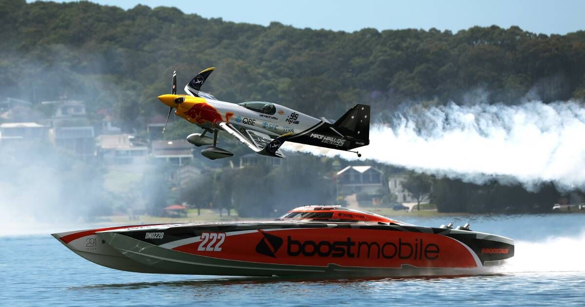 Superboat takes on race plane at Lake Macquarie ahead…
