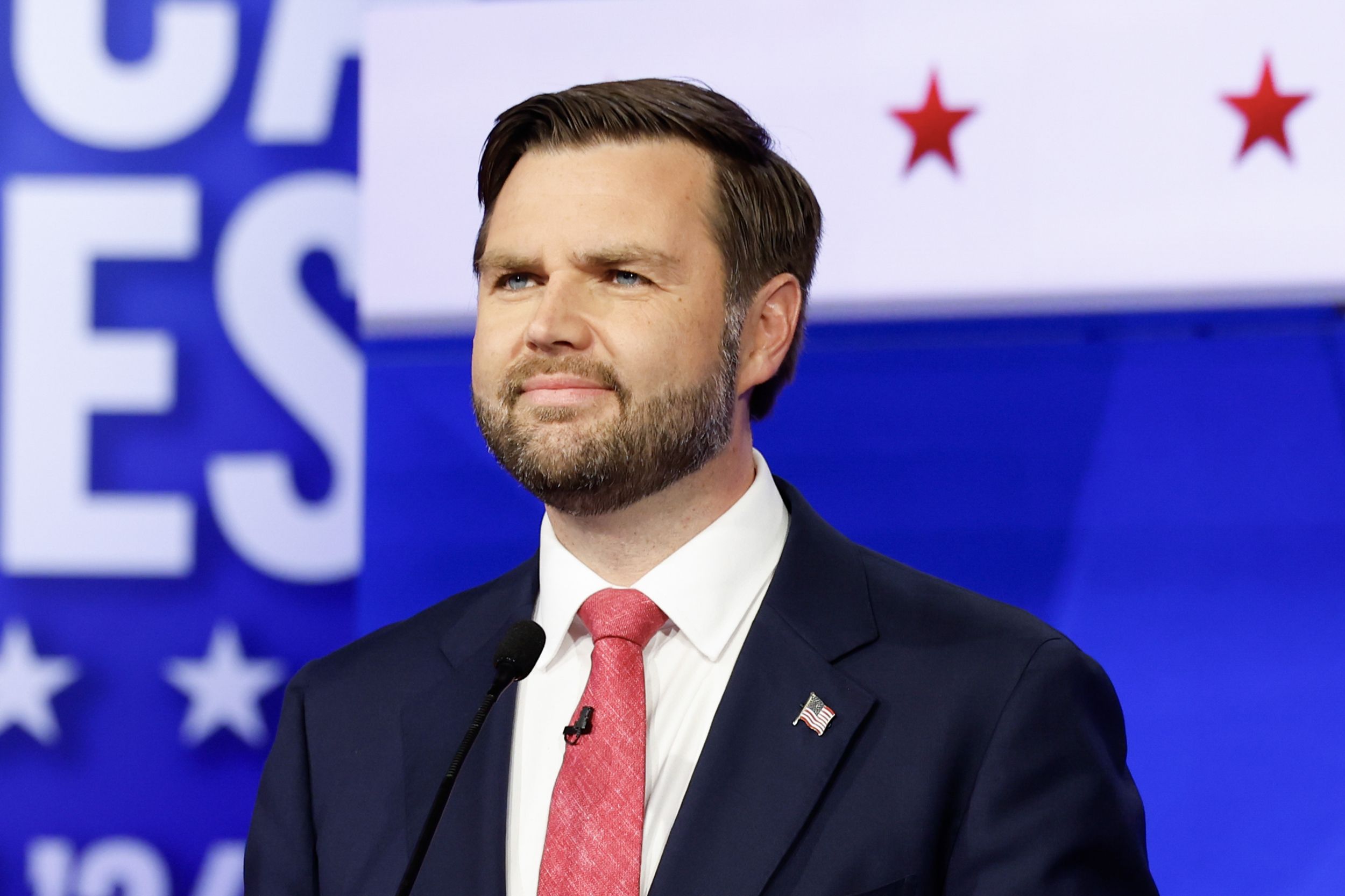 JD Vance Claims Non-English Speaking Immigrant…