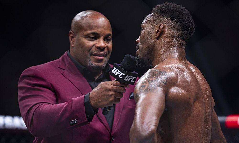 UFC 308 results: Lerone Murphy edges out Dan Ige,…