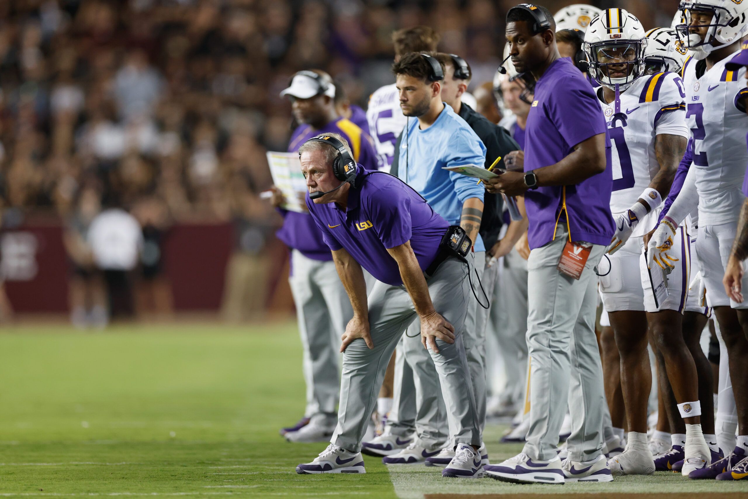Brian Kelly fumes after LSU botches field-goal snap in…