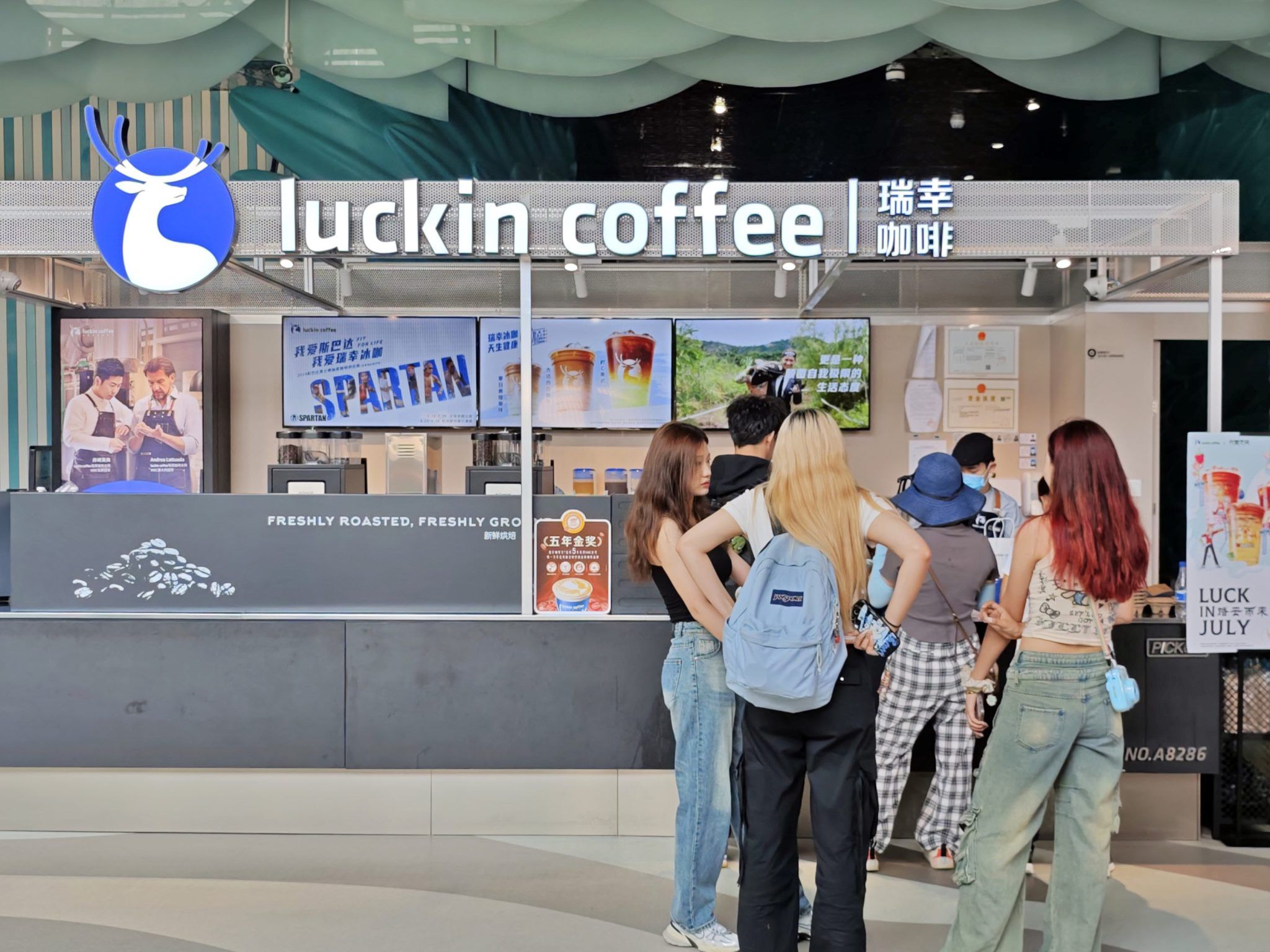 Luckin Coffee, the buzzy chain that outsells Starbucks…