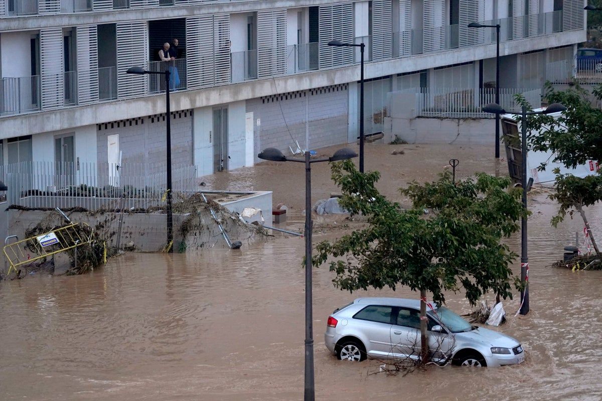 Spain floods: At least 51 dead in Valencia amid flash…