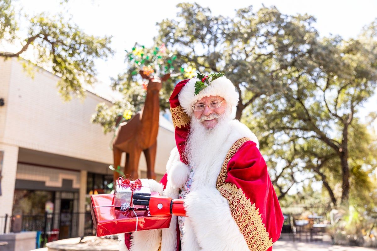 Professional Santa becomes first in the world to get…