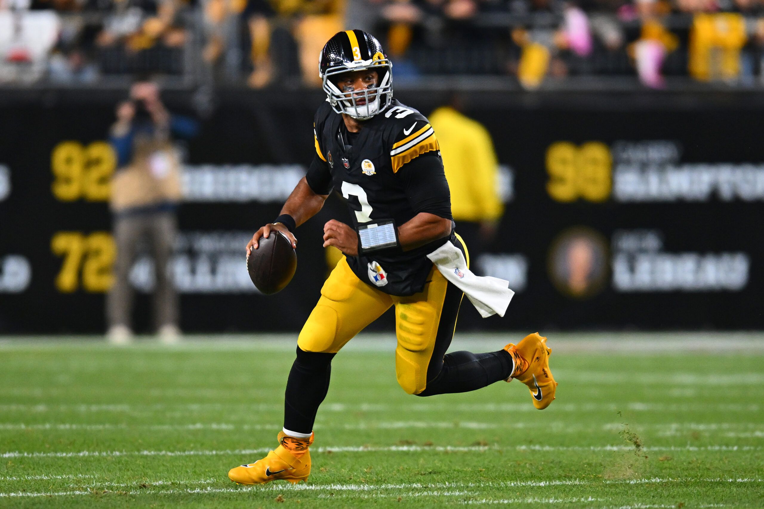Russell Wilson keeps cooking throughout the Steelers’…