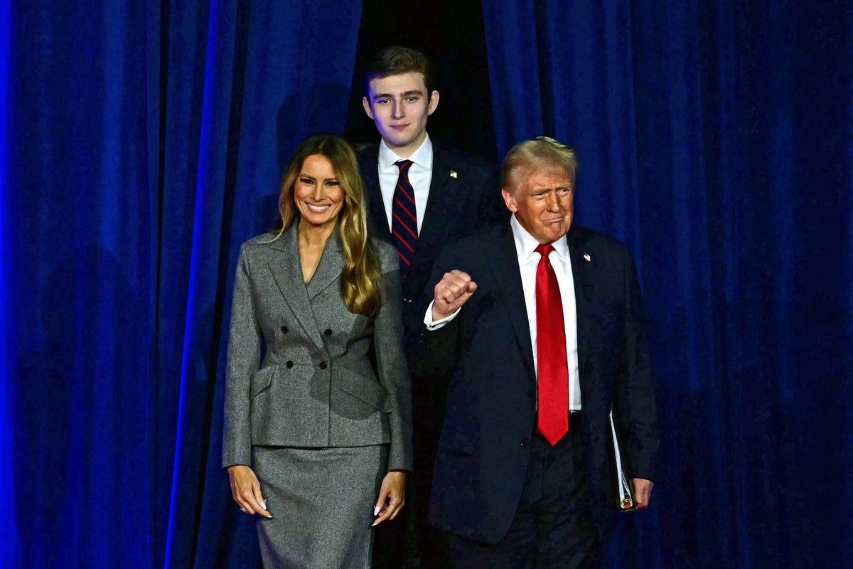 How Tall Is Barron Trump 18 Year Old Towers Over…
